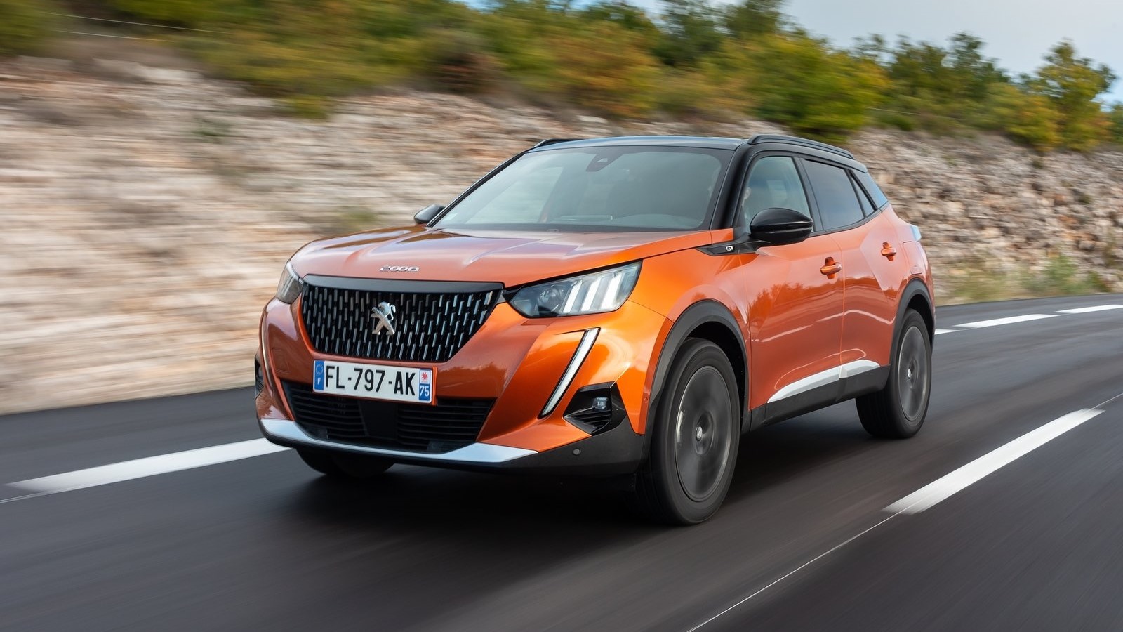 Analizamos y enfrentamos al Peugeot 2008 y al Peugeot 3008 | carwow