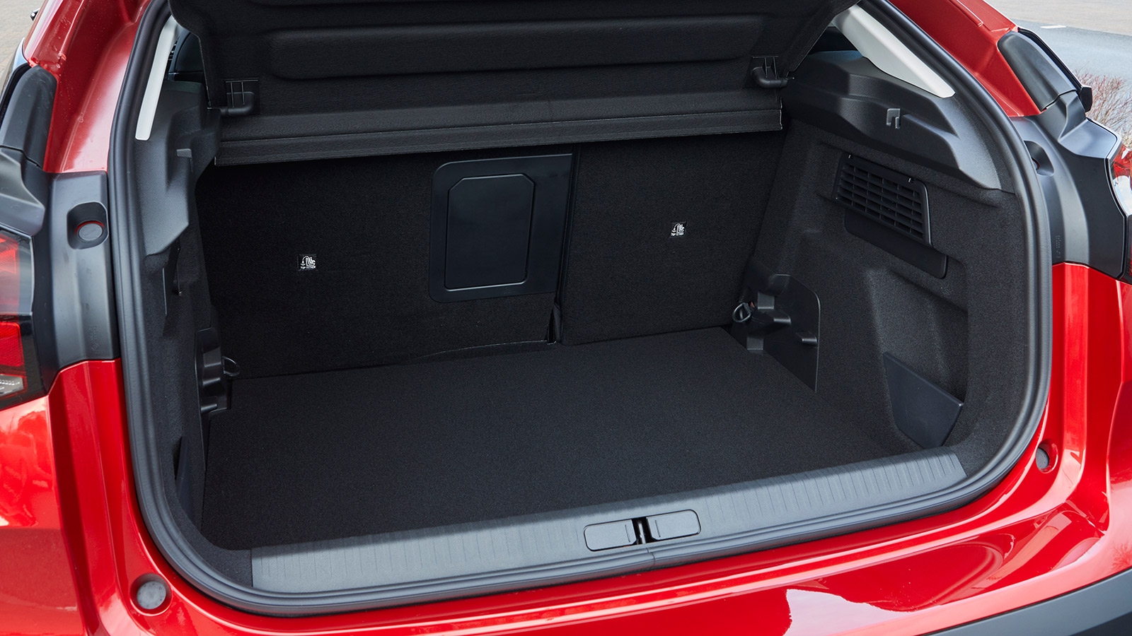 Comparativa entre el Citroën C4 y el Peugeot 2008 | carwow | Carwow